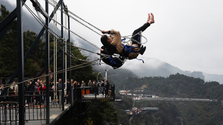 Cliff-side swings: a test of bravery - China Plus