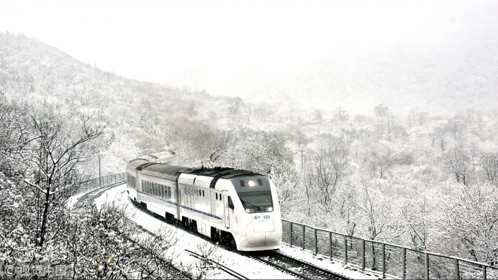 Beijing suburban railway turns into a snowy wonderland - China Plus