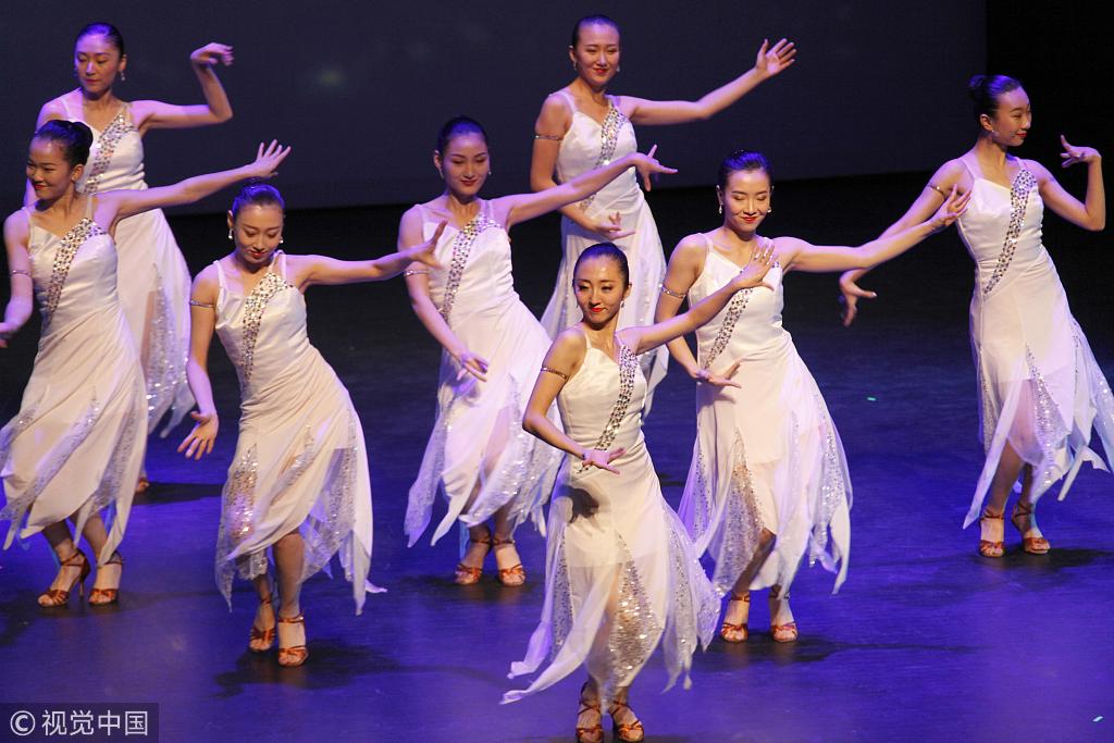 Chinese disabled artists re-captivate audience in Ottawa - China Plus
