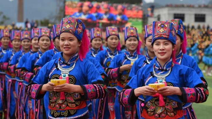Traditional costumes reflect diversified ethnic cultures in Guangxi ...