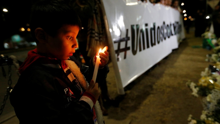 Candlelight vigil for car bomb explosion victims held in Colombia ...
