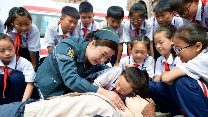 Students learn first aid skills in Hebei - China Plus