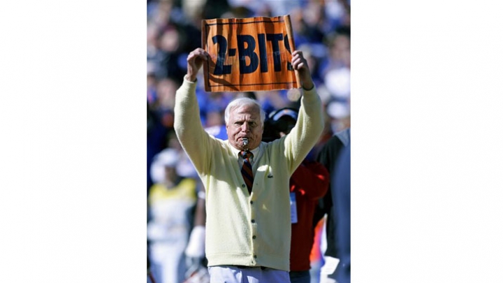 Florida's most famous cheerleader, Mr. Two Bits, dies at 97 - China Plus