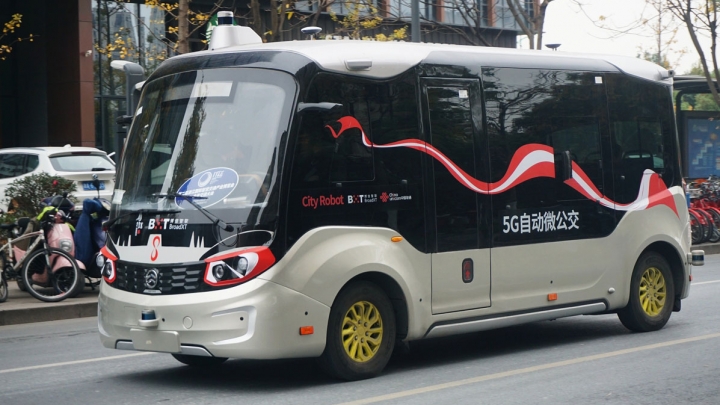 5G driverless bus starts trial run in Hangzhou - China Plus