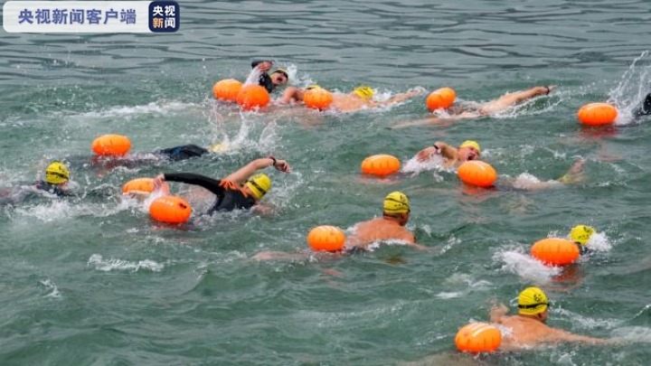 Chongqing, mille appassionati di nuoto invernale attraversano il fiume ...
