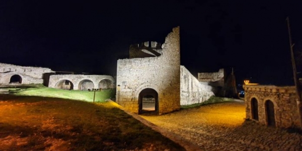 Kalatë shqiptare ndezin dritat - albanian