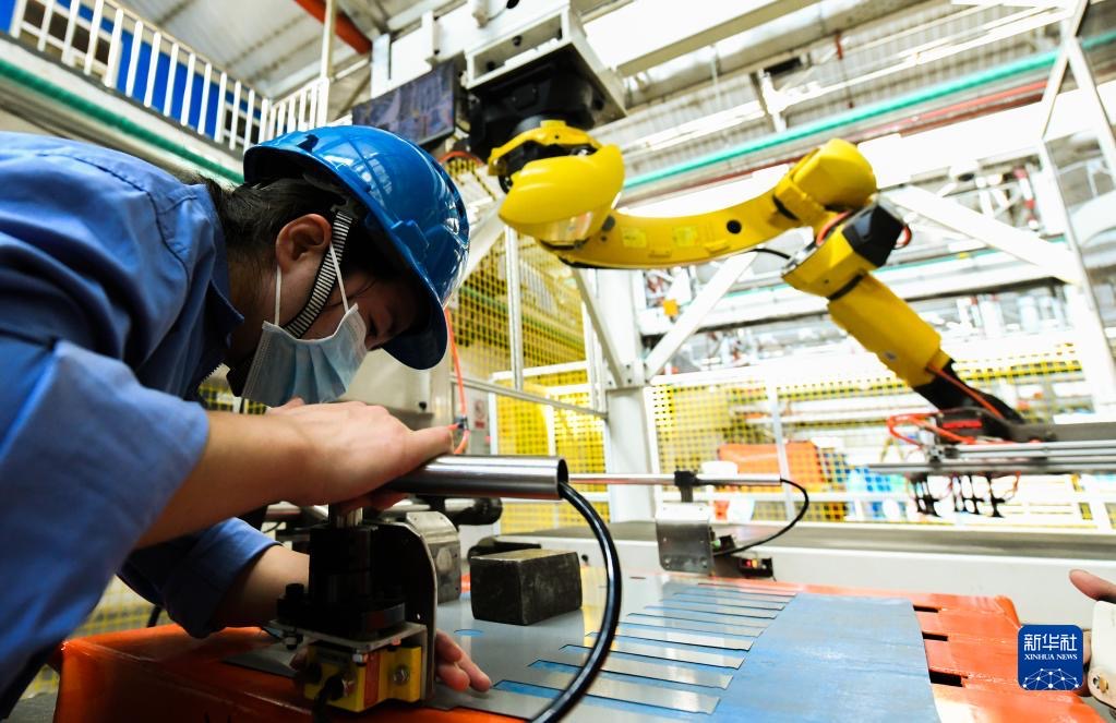 Harbina Elektra Grupo forte garantiis produktadon de elektraj ekipaĵoj