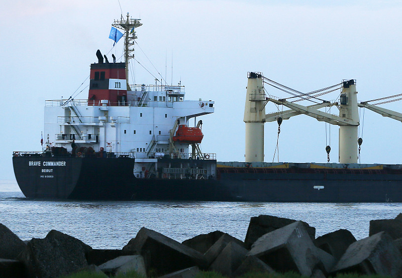 Ukraina nis karvanin e madh të anijeve me drithëra