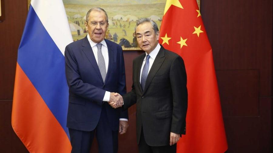 Външните министри на Китай и Русия изтъкнаха общата си позиция по