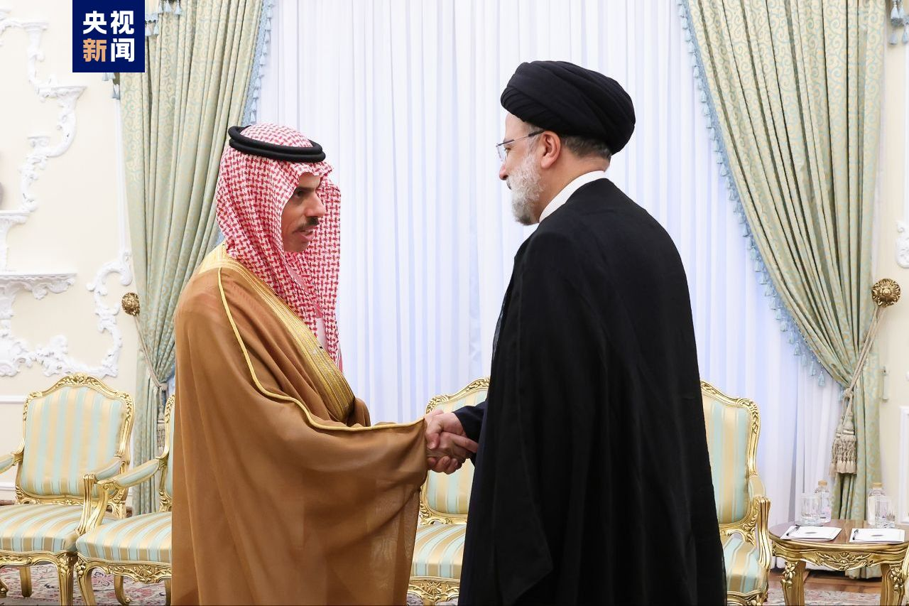 Ираны ерөнхийлөгч Саудын Арабын ГХЯ ны сайдтай уулзав