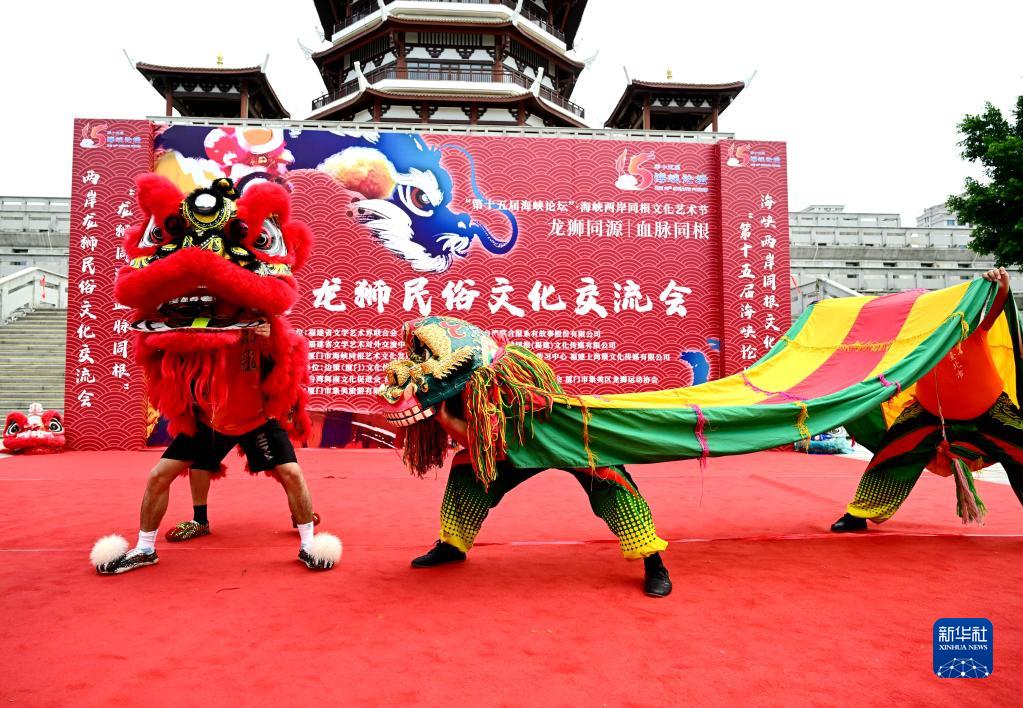 Aksi Bersama Penari Naga dan Singa Selat Taiwan