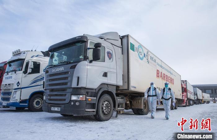 Эрээний боомт ногоон гарц аар Монгол улсад жимс ногоо экспортлов Cri